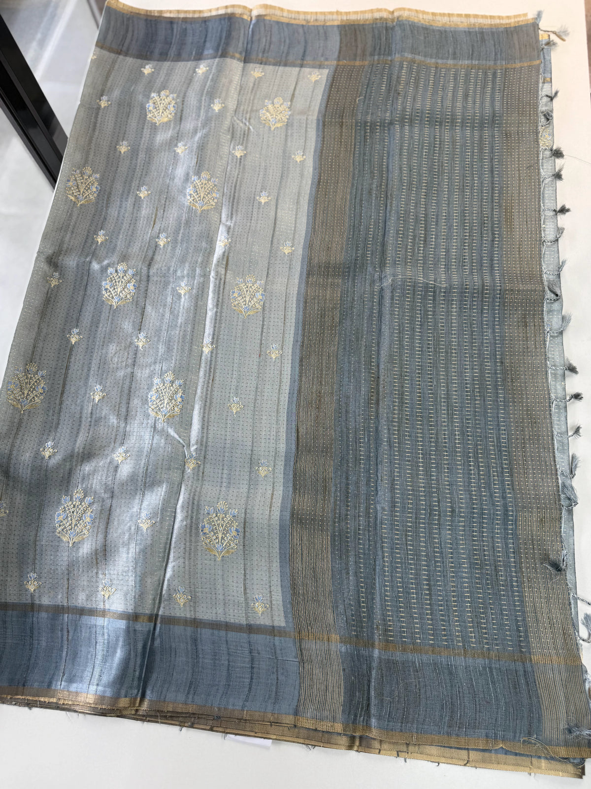 D429– M COLECTIONS